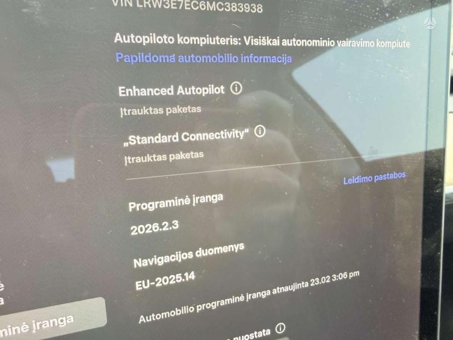 White Tesla Model 3 2021 in Siauliai, with an engine capacity of 0.00 L and mileage of 22 thousand km for 18850 €, photo 18 on AUTOMOTO.COM.LV