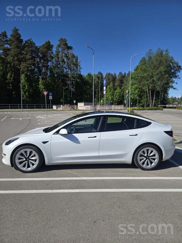Balts Tesla Model 3 2021 Rīga, ar dzinēja tilpumu 0.00 L un nobraukumu 106 tūkst. km par 23750 €, foto 3 vietnē AUTOMOTO.COM.LV