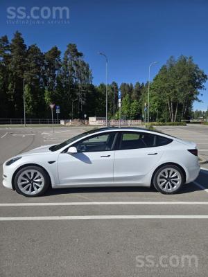 Белый Тесла Модель 3 2021 в Рига, объемом двигателя 0.00 л и пробегом 106 тыс. км за 23750 €, фото 4 на AUTOMOTO.COM.LV
