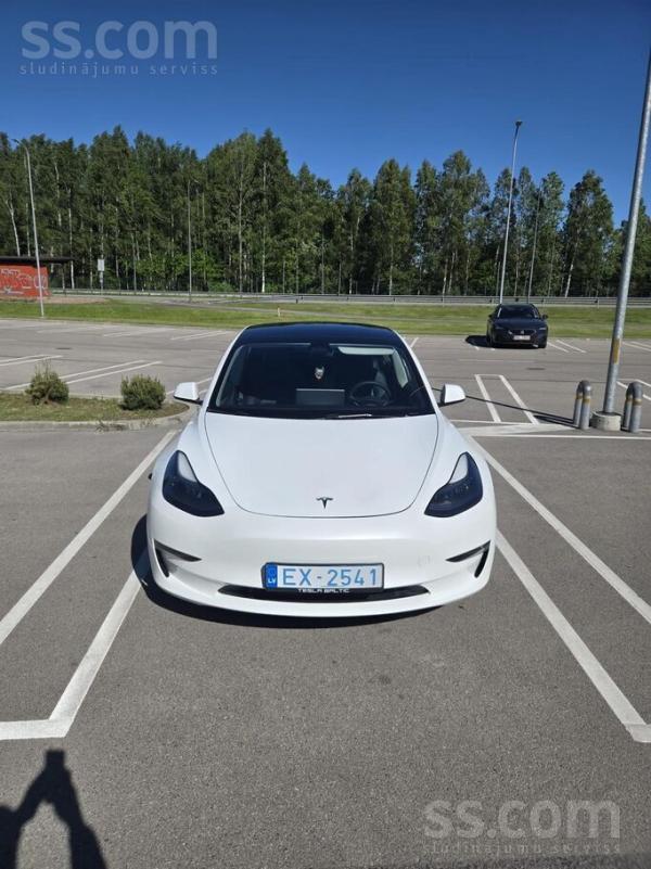 Balts Tesla Model 3 2021 Rīga, ar dzinēja tilpumu 0.00 L un nobraukumu 106 tūkst. km par 23750 €, foto 5 vietnē AUTOMOTO.COM.LV