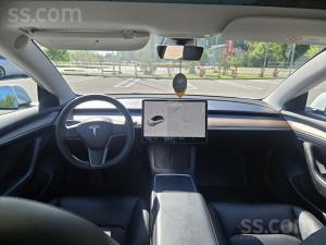 Белый Тесла Модель 3 2021 в Рига, объемом двигателя 0.00 л и пробегом 106 тыс. км за 23750 €, фото 8 на AUTOMOTO.COM.LV