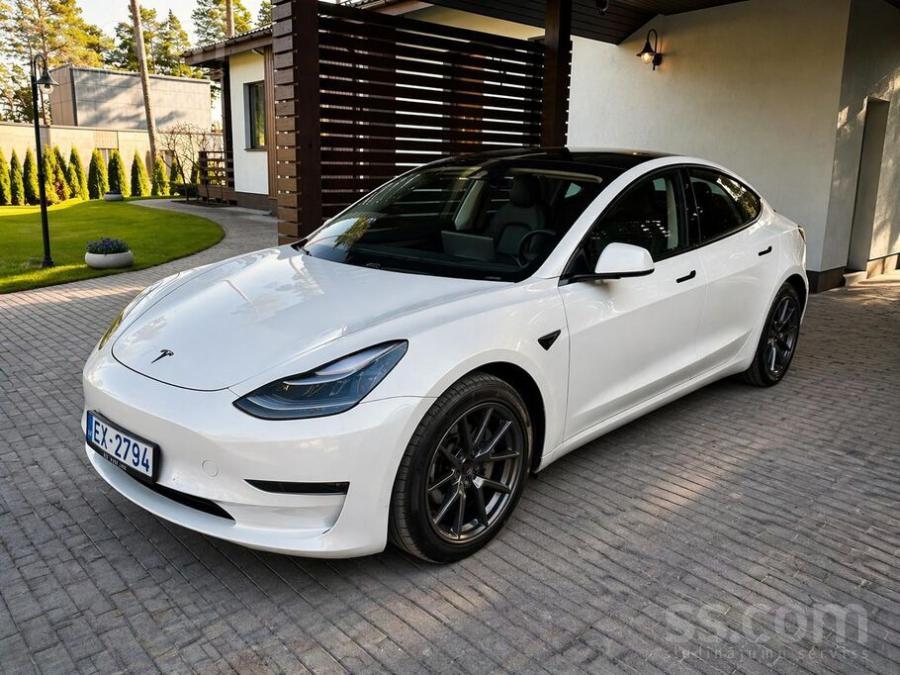 Balts Tesla Model 3 2021 Rīga, ar dzinēja tilpumu 0.00 L un nobraukumu 118 tūkst. km par 22500 €, foto 1 vietnē AUTOMOTO.COM.LV