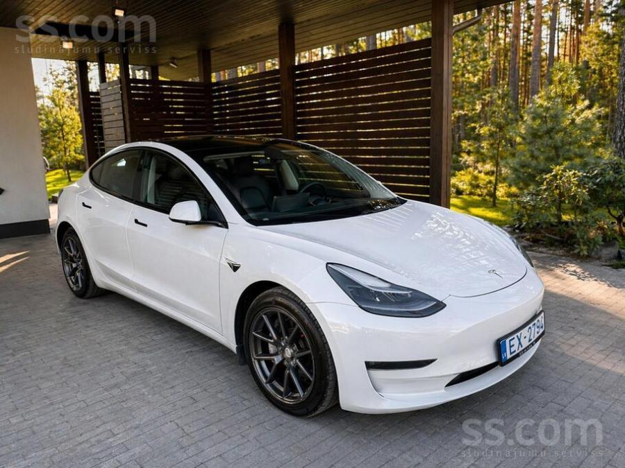 Balts Tesla Model 3 2021 Rīga, ar dzinēja tilpumu 0.00 L un nobraukumu 118 tūkst. km par 22500 €, foto 3 vietnē AUTOMOTO.COM.LV