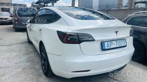 Белый Тесла Модель 3 2021 в Рига, объемом двигателя 0.00 л и пробегом 75 тыс. км за 23800 €, фото  на AUTOMOTO.COM.LV
