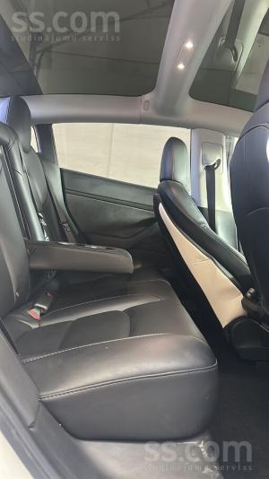 White Tesla Model 3 2021 in Riga, with an engine capacity of 0.00 L and mileage of 75 thousand km for 23800 €, photo 3 on AUTOMOTO.COM.LV
