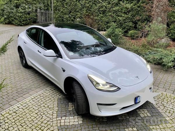 Balts Tesla Model 3 2021 Rīga, ar dzinēja tilpumu 0.00 L un nobraukumu 82 tūkst. km par 25500 €, foto 1 vietnē AUTOMOTO.COM.LV