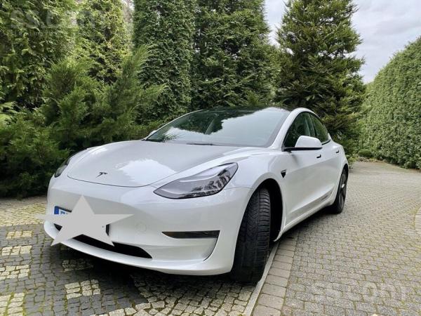 Balts Tesla Model 3 2021 Rīga, ar dzinēja tilpumu 0.00 L un nobraukumu 82 tūkst. km par 25500 €, foto 2 vietnē AUTOMOTO.COM.LV