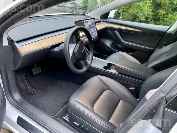 Balts Tesla Model 3 2021 Rīga, ar dzinēja tilpumu 0.00 L un nobraukumu 82 tūkst. km par 25500 €, foto 5 vietnē AUTOMOTO.COM.LV