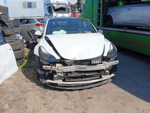 White Tesla Model 3 2021 in Marijampole, with an engine capacity of 0.00 L and mileage of 174 thousand km for 12500 €, photo 4 on AUTOMOTO.COM.LV