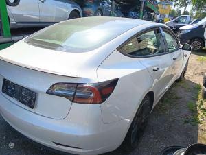 White Tesla Model 3 2021 in Marijampole, with an engine capacity of 0.00 L and mileage of 174 thousand km for 12500 €, photo 13 on AUTOMOTO.COM.LV