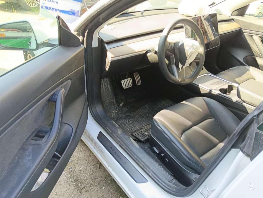 White Tesla Model 3 2021 in Marijampole, with an engine capacity of 0.00 L and mileage of 174 thousand km for 12500 €, photo 14 on AUTOMOTO.COM.LV