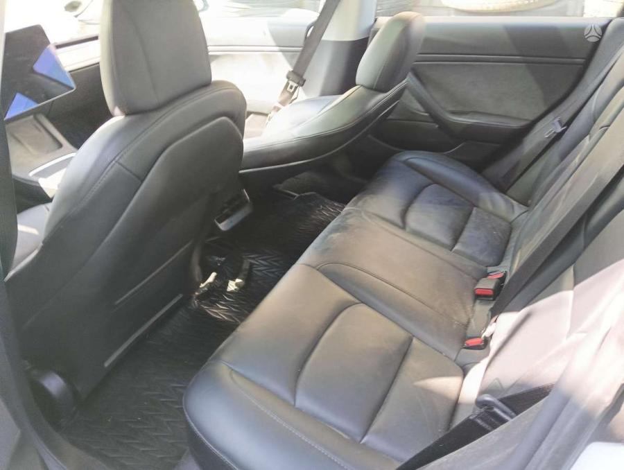 White Tesla Model 3 2021 in Marijampole, with an engine capacity of 0.00 L and mileage of 174 thousand km for 12500 €, photo 16 on AUTOMOTO.COM.LV