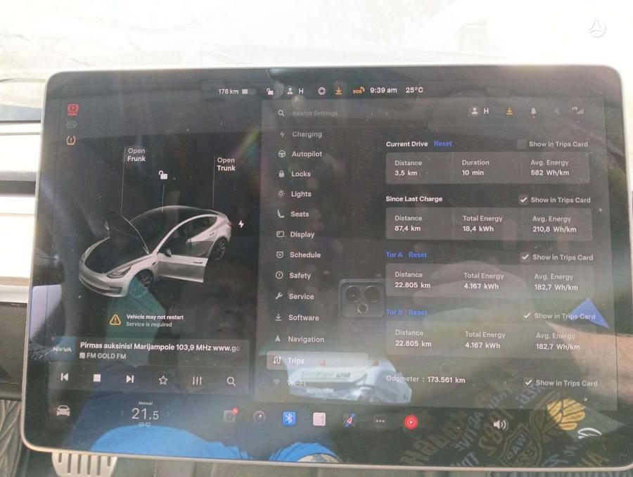 White Tesla Model 3 2021 in Marijampole, with an engine capacity of 0.00 L and mileage of 174 thousand km for 12500 €, photo 24 on AUTOMOTO.COM.LV
