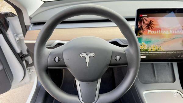 Balts Tesla Model 3 2021 Šauļi, ar dzinēja tilpumu 0.00 L un nobraukumu 90 tūkst. km par 19900 €, foto 8 vietnē AUTOMOTO.COM.LV