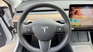 Белый Тесла Модель 3 2021 в Шяуляй, объемом двигателя 0.00 л и пробегом 90 тыс. км за 19900 €, фото 9 на AUTOMOTO.COM.LV