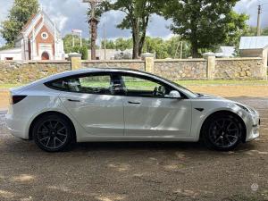 Balts Tesla Model 3 2021 Marijampole, ar dzinēja tilpumu 0.00 L un nobraukumu 100 tūkst. km par 23500 €, foto 3 vietnē AUTOMOTO.COM.LV
