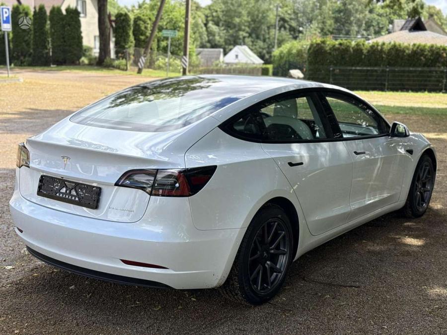 Balts Tesla Model 3 2021 Marijampole, ar dzinēja tilpumu 0.00 L un nobraukumu 100 tūkst. km par 23500 €, foto 4 vietnē AUTOMOTO.COM.LV