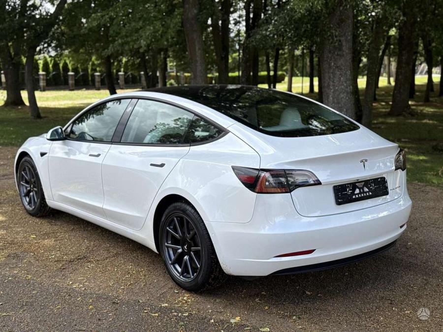 Balts Tesla Model 3 2021 Marijampole, ar dzinēja tilpumu 0.00 L un nobraukumu 100 tūkst. km par 23500 €, foto 6 vietnē AUTOMOTO.COM.LV