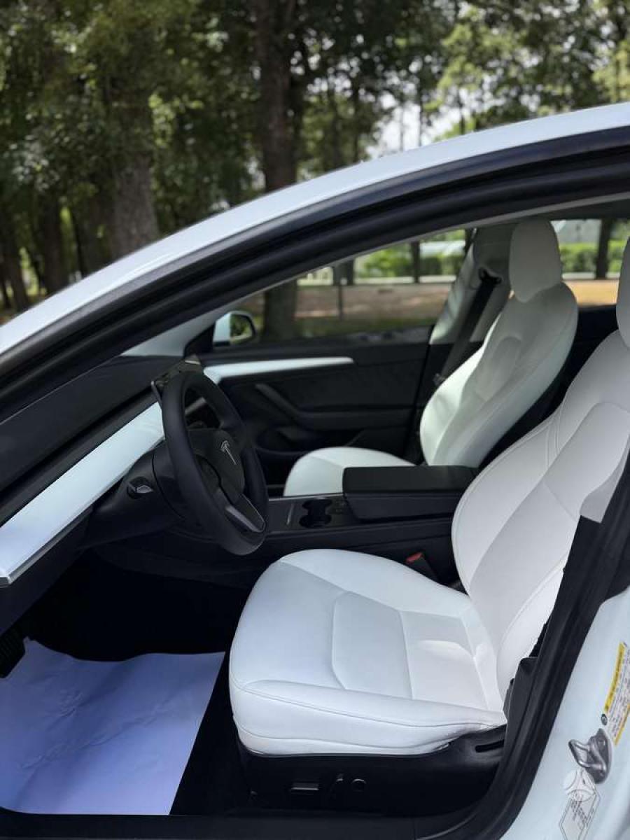 Balts Tesla Model 3 2021 Marijampole, ar dzinēja tilpumu 0.00 L un nobraukumu 100 tūkst. km par 23500 €, foto 10 vietnē AUTOMOTO.COM.LV