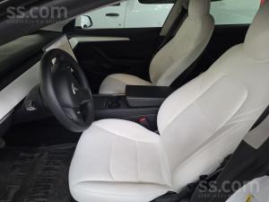 White Tesla Model 3 2021 in Riga, with an engine capacity of 0.00 L and mileage of 110 thousand km for 23500 €, photo 4 on AUTOMOTO.COM.LV