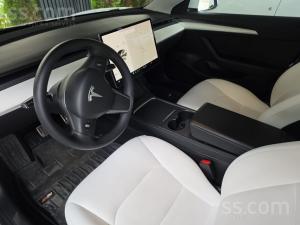 White Tesla Model 3 2021 in Riga, with an engine capacity of 0.00 L and mileage of 110 thousand km for 23500 €, photo 5 on AUTOMOTO.COM.LV