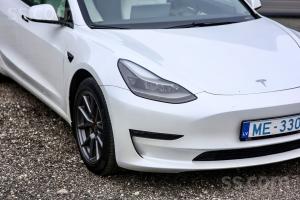 Balts Tesla Model 3 2021 Cēsis, ar dzinēja tilpumu 0.00 L un nobraukumu 129 tūkst. km par 26900 €, foto  vietnē AUTOMOTO.COM.LV
