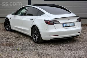 White Tesla Model 3 2021 in Cesis, with an engine capacity of 0.00 L and mileage of 129 thousand km for 26000 €, photo 8 on AUTOMOTO.COM.LV