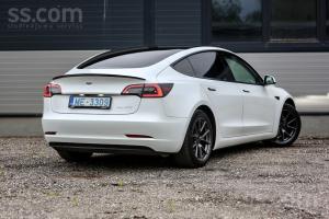 White Tesla Model 3 2021 in Cesis, with an engine capacity of 0.00 L and mileage of 129 thousand km for 26000 €, photo 13 on AUTOMOTO.COM.LV