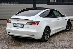 White Tesla Model 3 2021 in Cesis, with an engine capacity of 0.00 L and mileage of 129 thousand km for 26000 €, photo 14 on AUTOMOTO.COM.LV