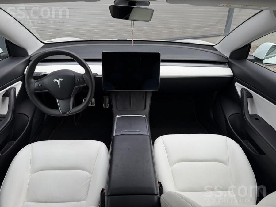 White Tesla Model 3 2021 in Cesis, with an engine capacity of 0.00 L and mileage of 129 thousand km for 26000 €, photo 17 on AUTOMOTO.COM.LV