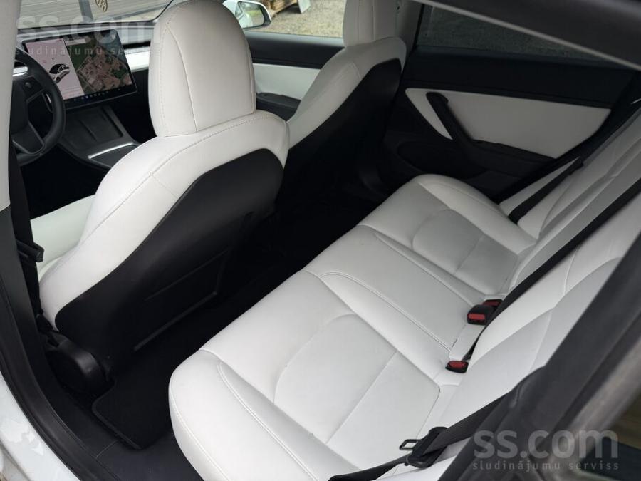 White Tesla Model 3 2021 in Cesis, with an engine capacity of 0.00 L and mileage of 129 thousand km for 26000 €, photo 18 on AUTOMOTO.COM.LV