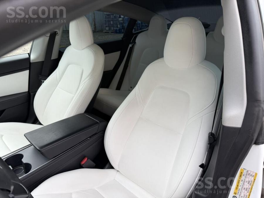 White Tesla Model 3 2021 in Cesis, with an engine capacity of 0.00 L and mileage of 129 thousand km for 26000 €, photo 19 on AUTOMOTO.COM.LV