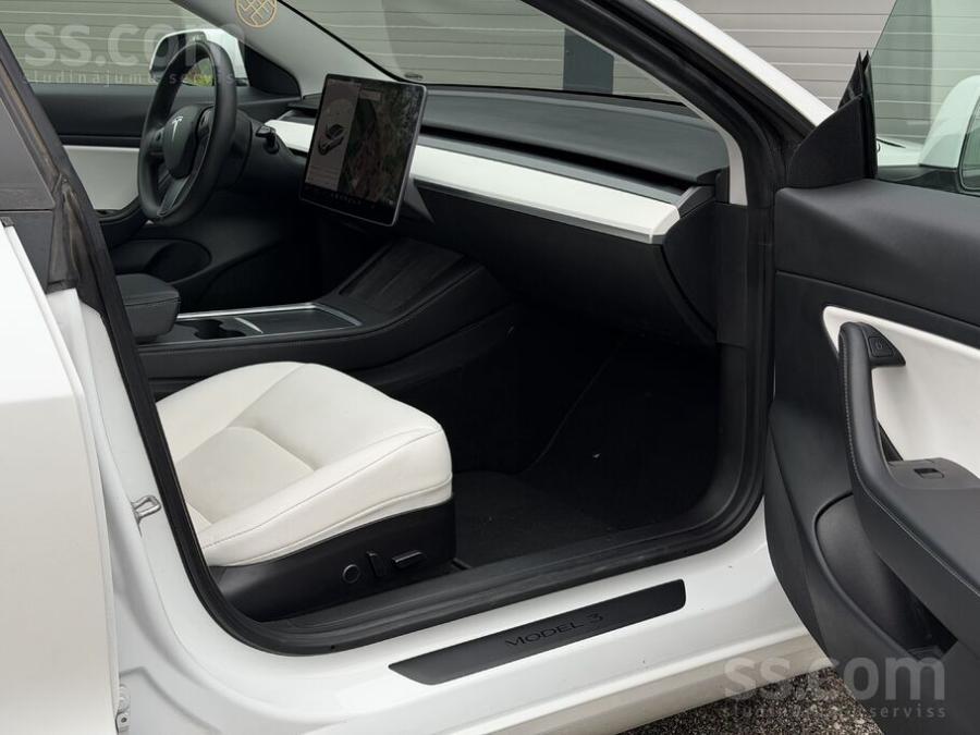 White Tesla Model 3 2021 in Cesis, with an engine capacity of 0.00 L and mileage of 129 thousand km for 26000 €, photo 20 on AUTOMOTO.COM.LV