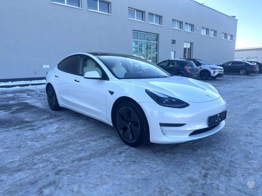 Balts Tesla Model 3 2022 Marijampole, ar dzinēja tilpumu 0.00 L un nobraukumu 94 tūkst. km par 23400 €, foto 1 vietnē AUTOMOTO.COM.LV