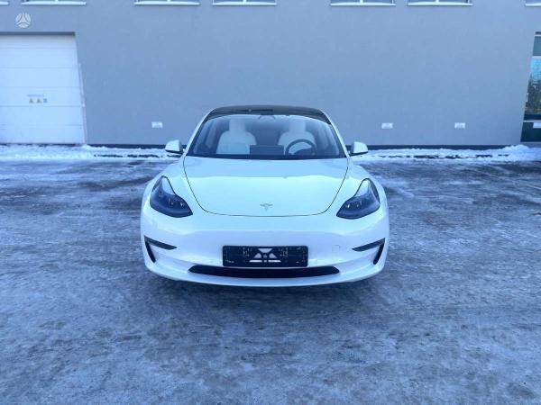 White Tesla Model 3 2022 in Marijampole, with an engine capacity of 0.00 L and mileage of 94 thousand km for 23400 €, photo 3 on AUTOMOTO.COM.LV