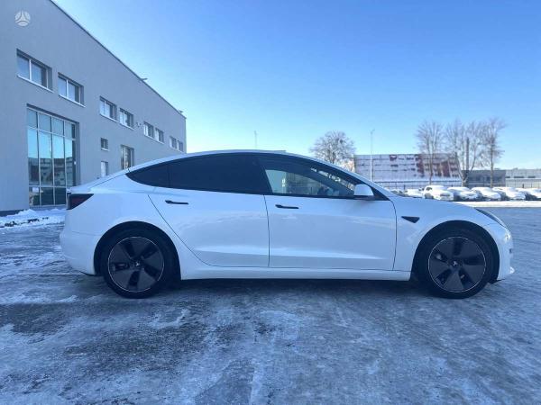 White Tesla Model 3 2022 in Marijampole, with an engine capacity of 0.00 L and mileage of 94 thousand km for 23400 €, photo 6 on AUTOMOTO.COM.LV