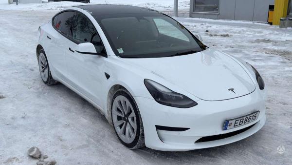 Balts Tesla Model 3 2022 Kauņa, ar dzinēja tilpumu 0.00 L un nobraukumu 80 tūkst. km par 22500 €, foto 1 vietnē AUTOMOTO.COM.LV