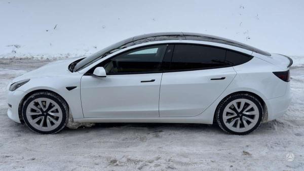 Balts Tesla Model 3 2022 Kauņa, ar dzinēja tilpumu 0.00 L un nobraukumu 80 tūkst. km par 22500 €, foto 4 vietnē AUTOMOTO.COM.LV