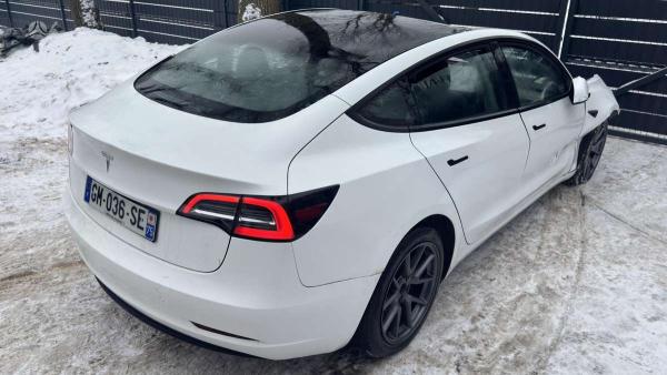 White Tesla Model 3 2023 in Jonava, with an engine capacity of 0.00 L and mileage of 138 thousand km for 8450 €, photo 5 on AUTOMOTO.COM.LV