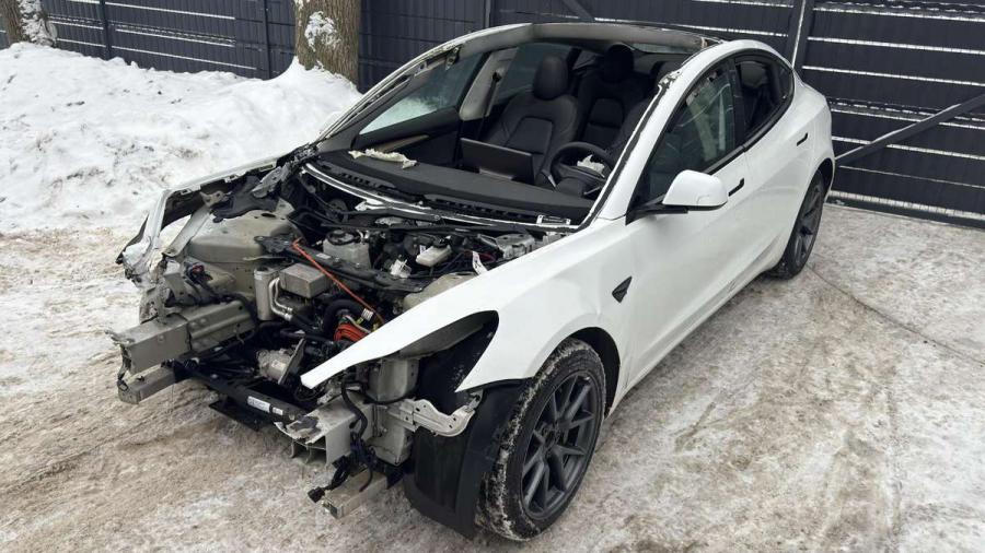 White Tesla Model 3 2023 in Jonava, with an engine capacity of 0.00 L and mileage of 138 thousand km for 8450 €, photo 9 on AUTOMOTO.COM.LV