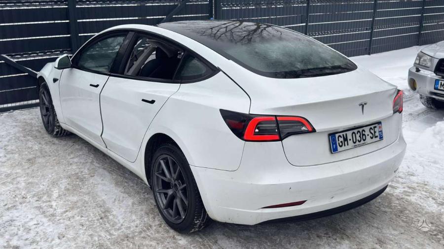 White Tesla Model 3 2023 in Jonava, with an engine capacity of 0.00 L and mileage of 138 thousand km for 8450 €, photo 15 on AUTOMOTO.COM.LV