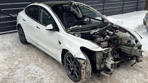 Balts Tesla Model 3 2023 Jonava, ar dzinēja tilpumu 0.00 L un nobraukumu 138 tūkst. km par 7950 €, foto 3 vietnē AUTOMOTO.COM.LV