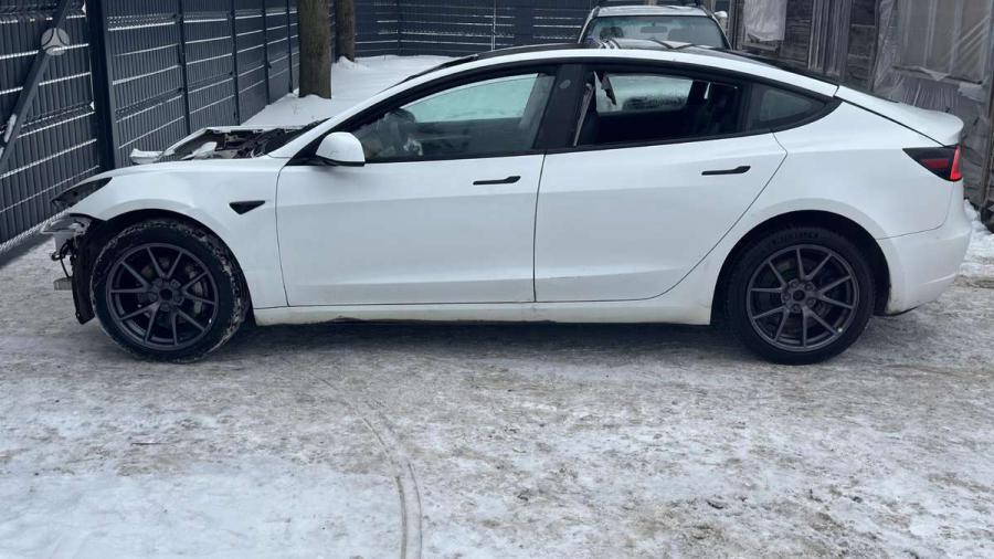 Balts Tesla Model 3 2023 Jonava, ar dzinēja tilpumu 0.00 L un nobraukumu 138 tūkst. km par 7950 €, foto 8 vietnē AUTOMOTO.COM.LV