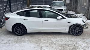 Balts Tesla Model 3 2023 Jonava, ar dzinēja tilpumu 0.00 L un nobraukumu 138 tūkst. km par 7950 €, foto 12 vietnē AUTOMOTO.COM.LV