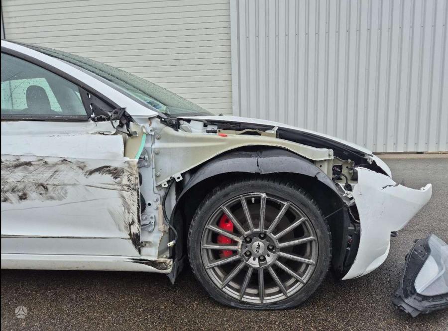 White Tesla Model 3 2023 in Klaipeda, with an engine capacity of 0.00 L and mileage of 63 thousand km for 11500 €, photo 12 on AUTOMOTO.COM.LV