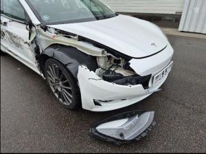 White Tesla Model 3 2023 in Klaipeda, with an engine capacity of 0.00 L and mileage of 63 thousand km for 11500 €, photo 13 on AUTOMOTO.COM.LV