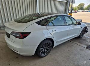 Balts Tesla Model 3 2023 Klaipėda, ar dzinēja tilpumu 0.00 L un nobraukumu 38 tūkst. km par 7700 €, foto  vietnē AUTOMOTO.COM.LV
