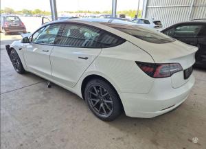 Balts Tesla Model 3 2023 Klaipėda, ar dzinēja tilpumu 0.00 L un nobraukumu 38 tūkst. km par 7700 €, foto 4 vietnē AUTOMOTO.COM.LV