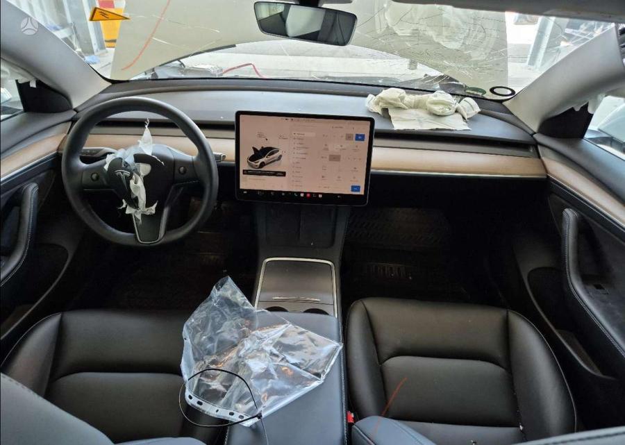Balts Tesla Model 3 2023 Klaipėda, ar dzinēja tilpumu 0.00 L un nobraukumu 38 tūkst. km par 7700 €, foto 6 vietnē AUTOMOTO.COM.LV