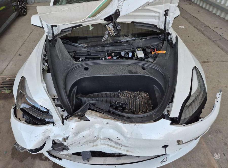 Balts Tesla Model 3 2023 Klaipėda, ar dzinēja tilpumu 0.00 L un nobraukumu 38 tūkst. km par 7700 €, foto 9 vietnē AUTOMOTO.COM.LV